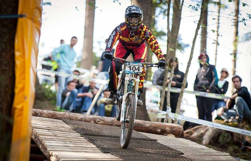 Glänzender Auftakt in die Downhill-Saison - N-LAND