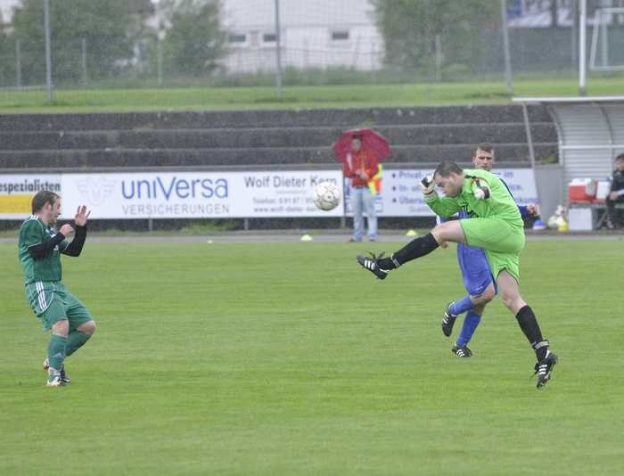 2:0! TSV Feucht behält in der Regenschlacht die Oberhand - N-LAND
