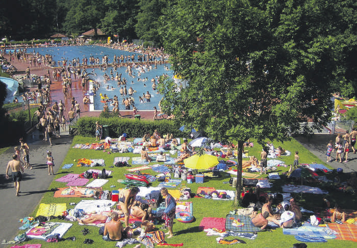 Baden in Lauf bis 21 Uhr - N-LAND