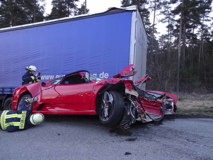 Polizei sucht Zeugen des Ferrari-Unfalls - N-LAND