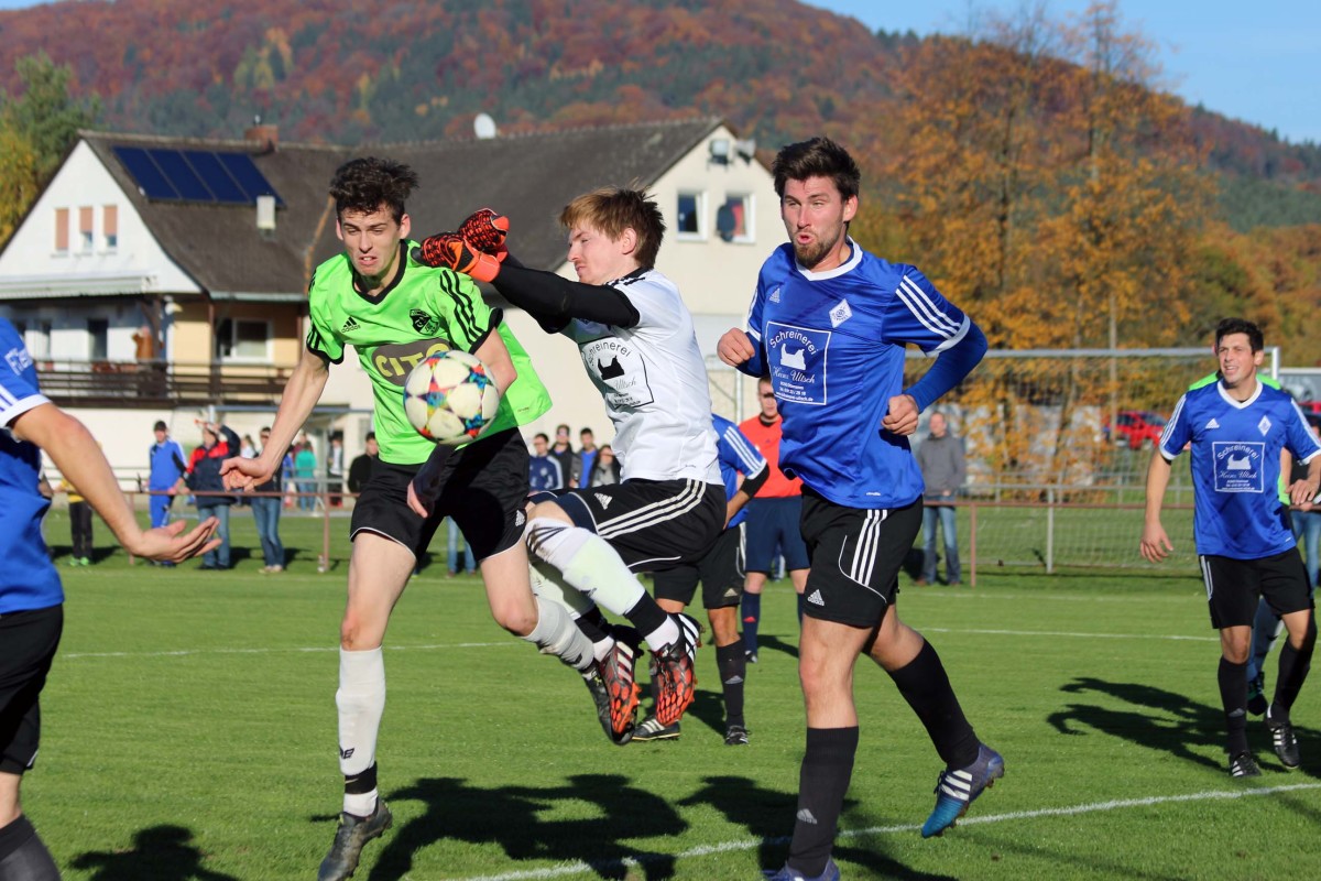 Leinburg im Pech: Heimpleite und Doppel-Rot - N-LAND