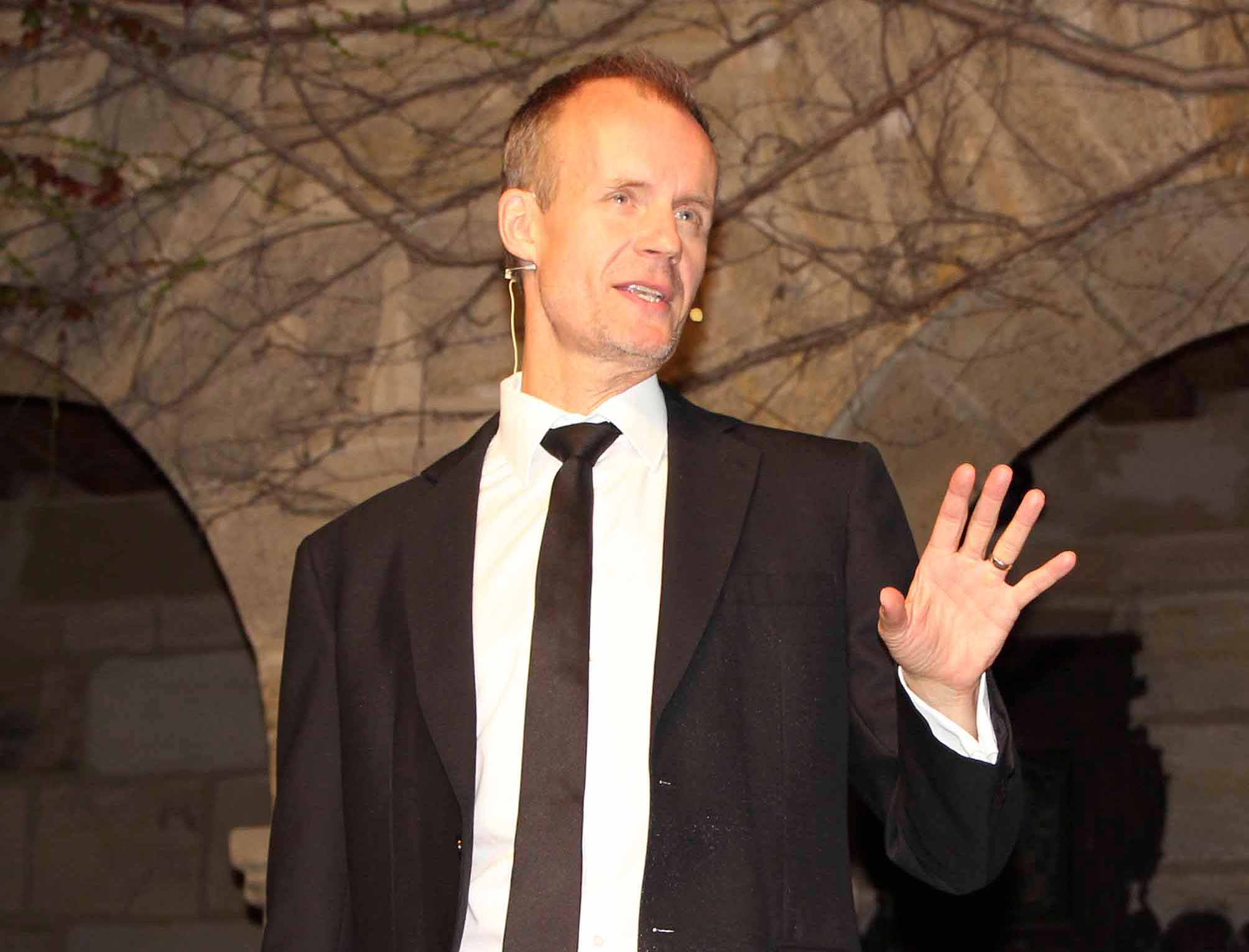 Schonungslos und messerscharf: Kabarett mit Max Uthoff - N-LAND