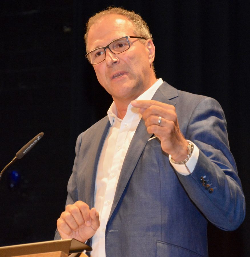 Fernsehrichter Alexander Hold war zu Gast in Röthenbach - N-LAND