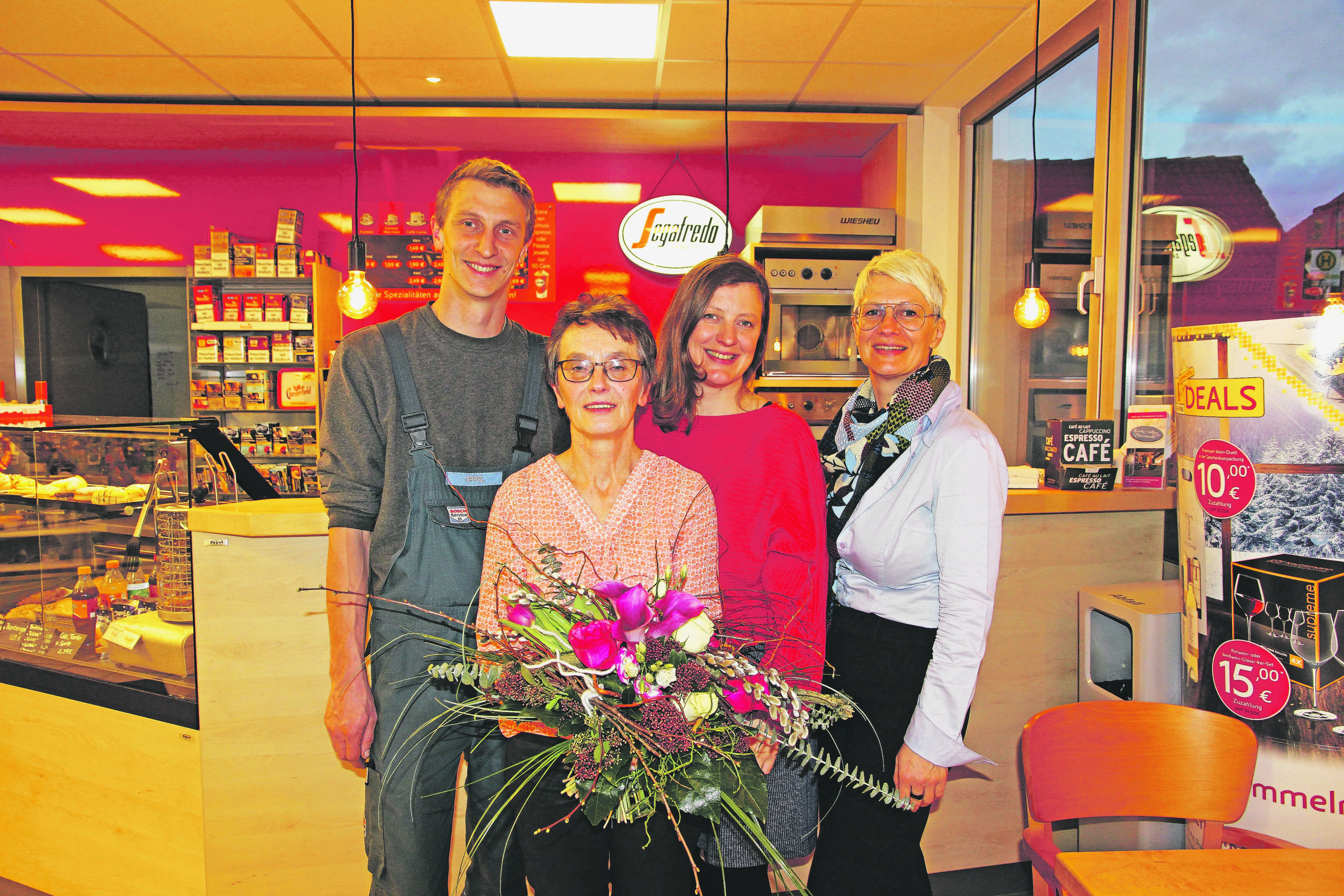 Tankstelle, Technik und ein tolles Team - N-LAND