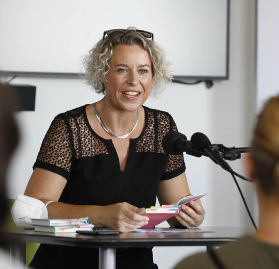 Anette Röckl liest in Altdorf aus ihrem neuesten Buch - N-LAND